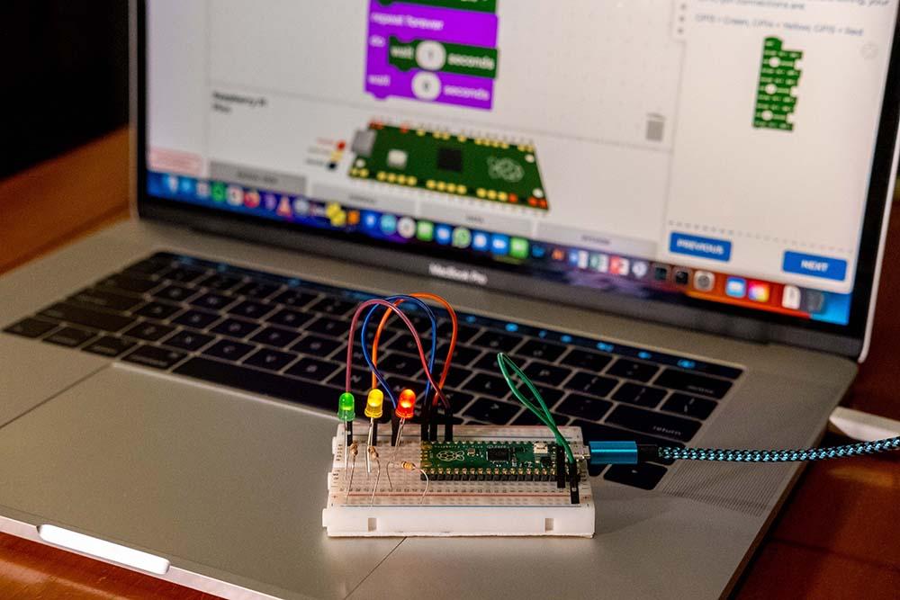 Piper Make First Drag And Drop Coding Platform For Raspberry Pi Pico Cnx Software